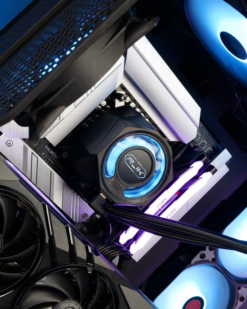 Awesome MSI MEG MAESTRO 700L PZ - Project Zero - Battlerigs