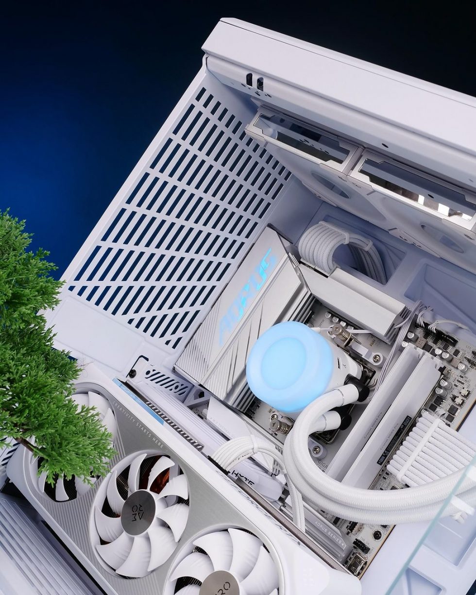 Hyte Y70 White - Unique Build - Battlerigs