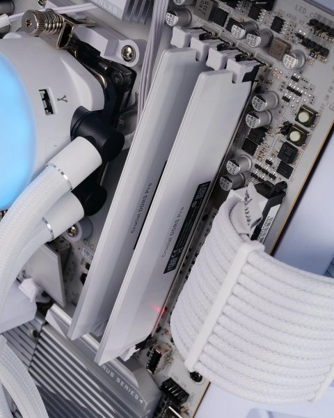 Hyte Y70 White - Unique Build - Battlerigs