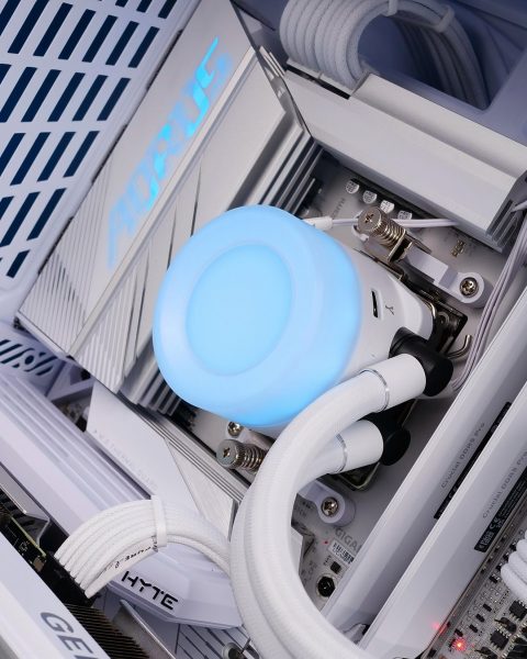 Hyte Y70 White - Unique Build - Battlerigs