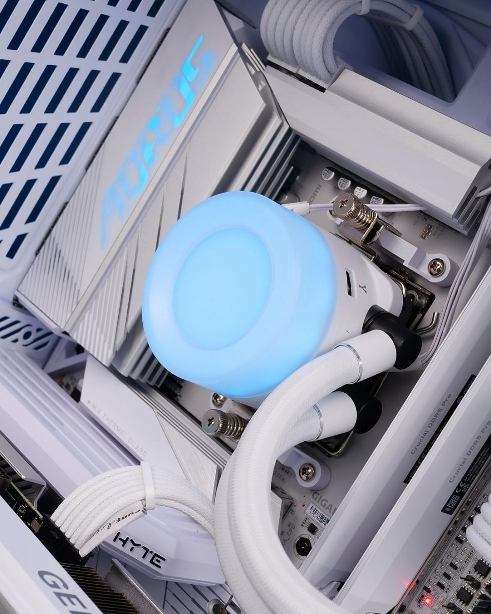 Hyte Y70 White - Unique Build - Battlerigs