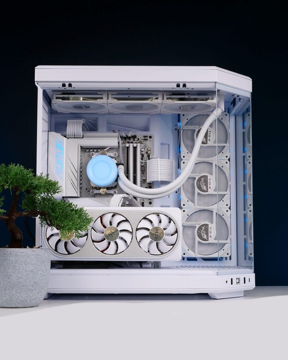 Hyte Y70 White - Unique Build - Battlerigs