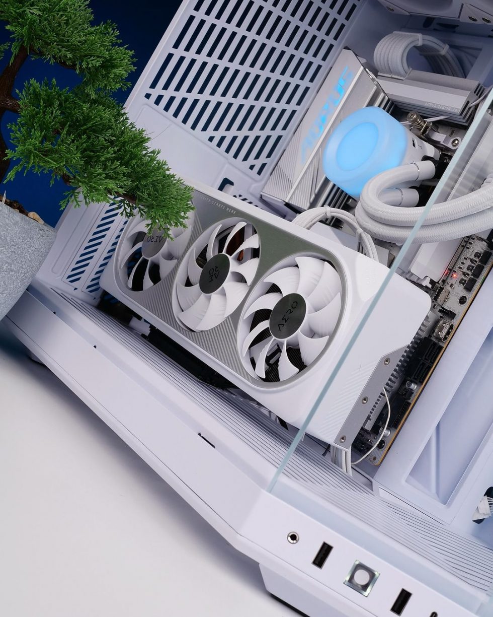 Hyte Y70 White - Unique Build - Battlerigs